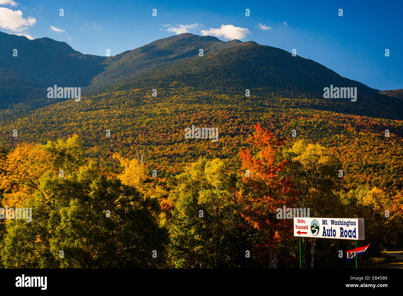 Sign for the Mount Washington Auto Road and autumn color in the White ...