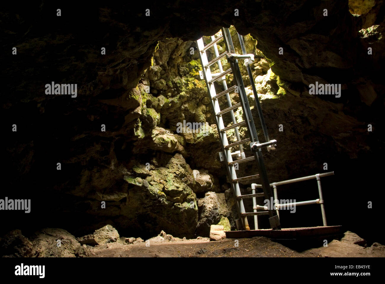 Labyrinth cave hi-res stock photography and images - Alamy