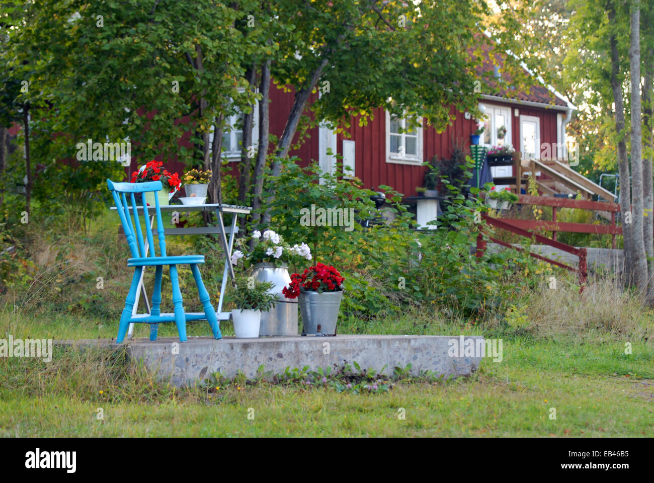 Beautiful garden setting hi-res stock photography and images - Alamy