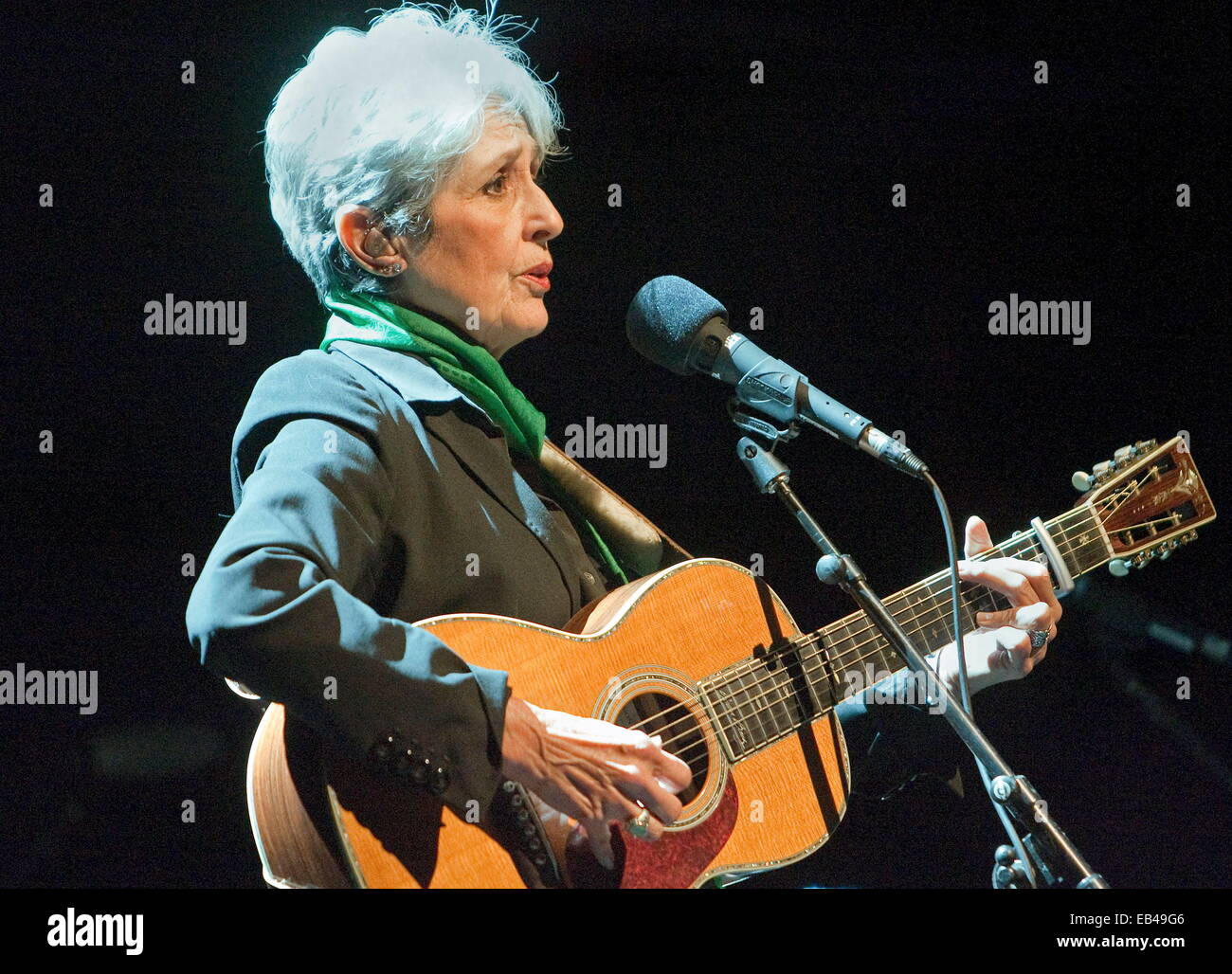 Vancouver, British Columbia, Canada. 16th Nov, 2014. Singer JOAN BAEZ ...