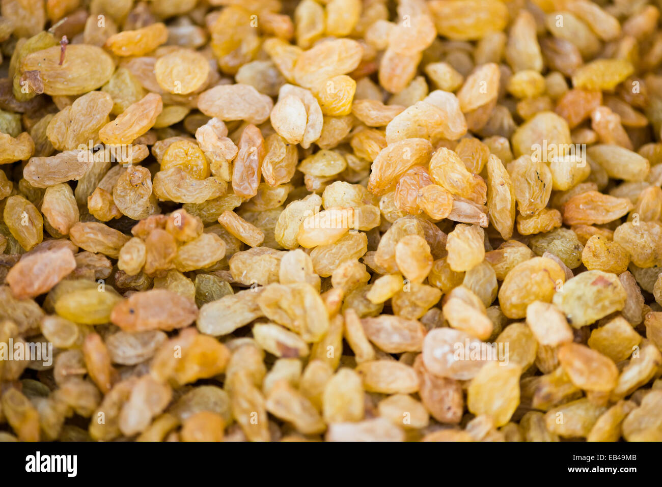 Golden raisins close-up background Stock Photo - Alamy