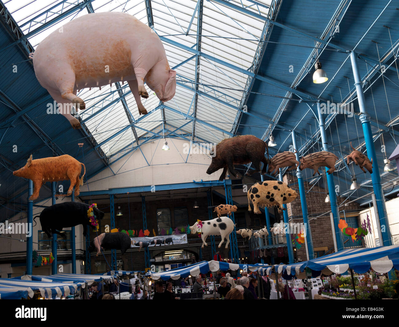 Flying pigs hi-res stock photography and images - Alamy