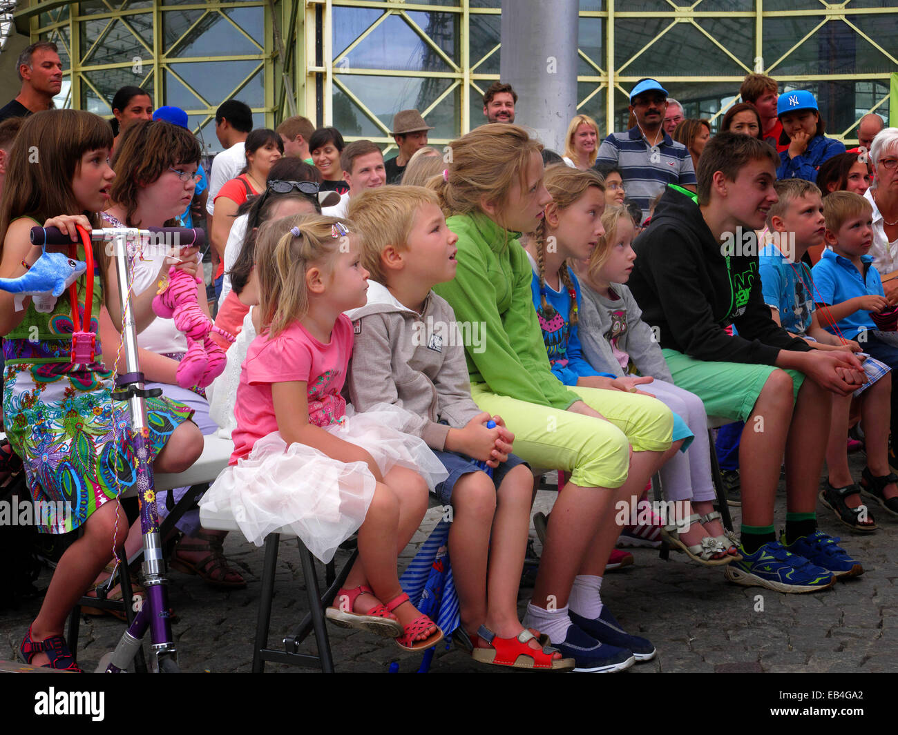 Children Kids concentrate watching Puppet theatre play Stock Photo - Alamy