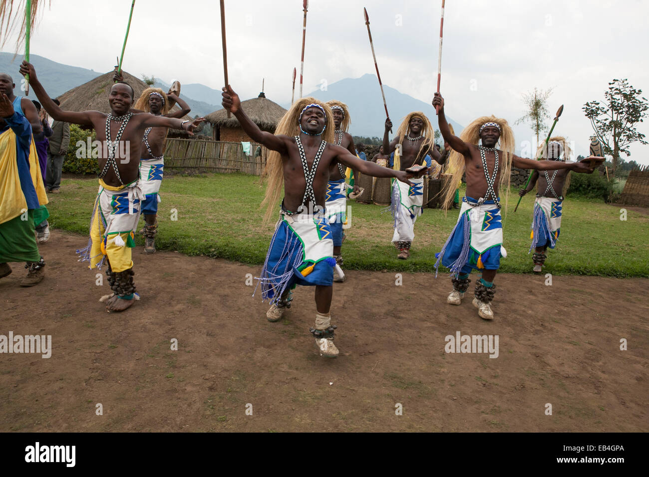 Warriors in full dress hi-res stock photography and images - Alamy