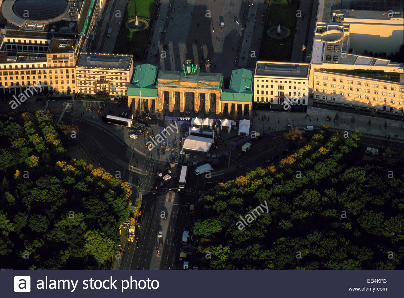 Berlin Brandenburg Gate Aerial Stock Photos & Berlin Brandenburg Gate ...