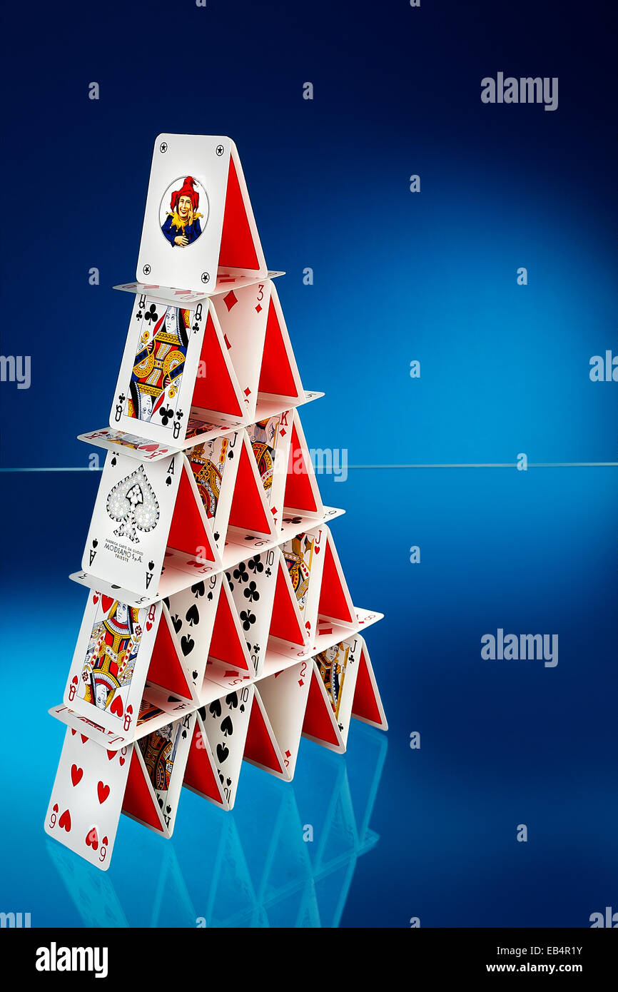 Deck of cards house hi-res stock photography and images - Alamy