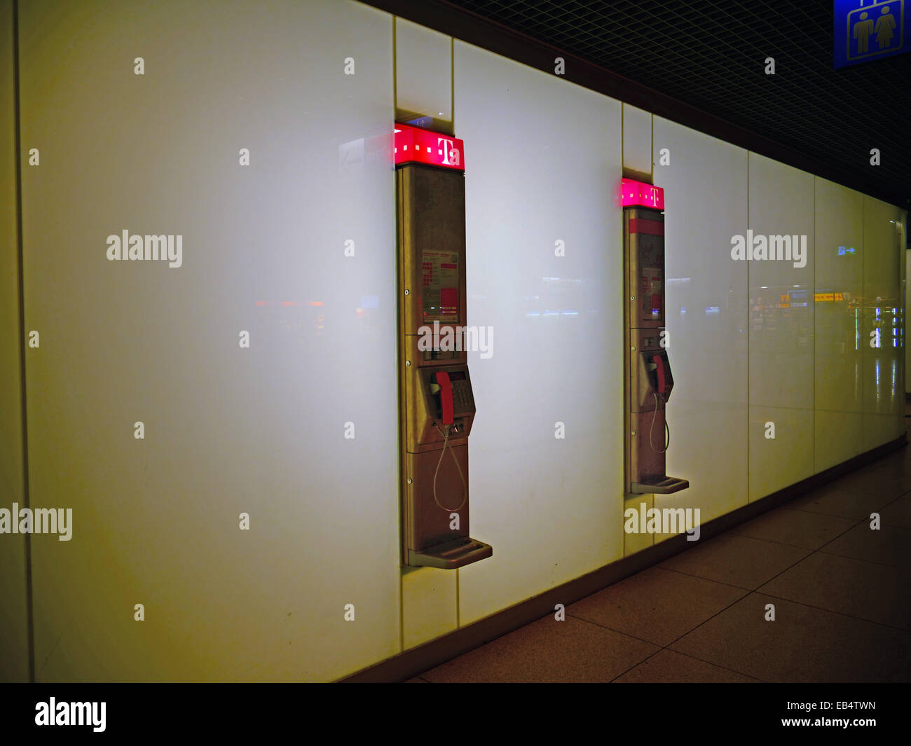 German telekom telephone booth in hi-res stock photography and images ...