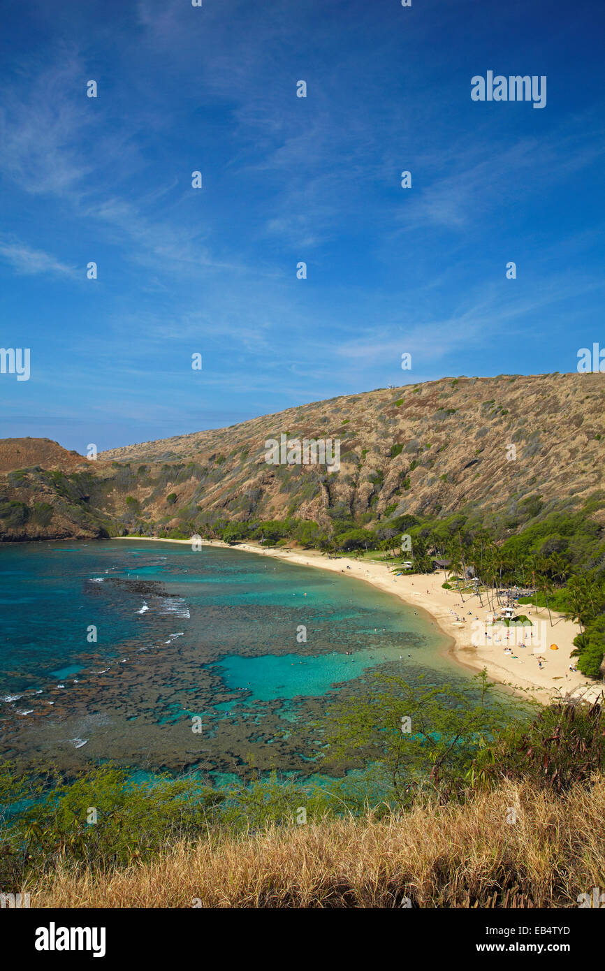 Beach at Hanauma Bay Nature Preserve (in old volcanic crater), Oahu ...