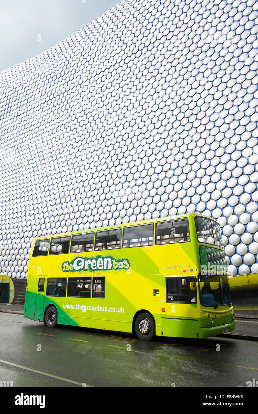 Green bus stop hi-res stock photography and images - Alamy