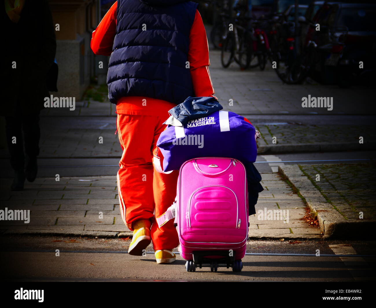 Pulling luggage hi-res stock photography and images - Alamy