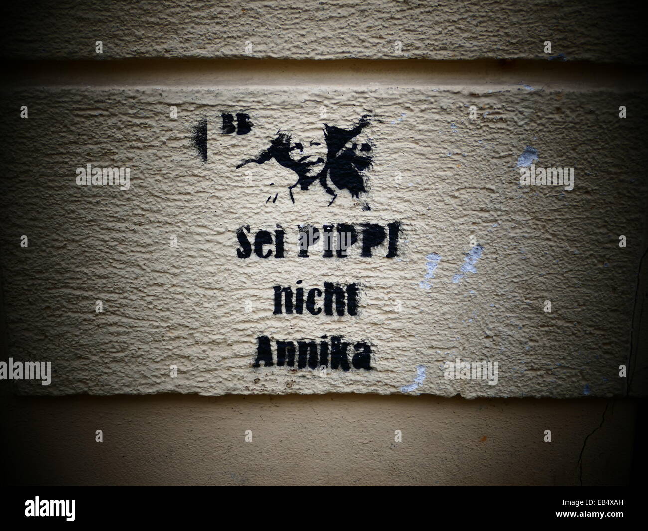 Sign of Do not pee here Stock Photo - Alamy