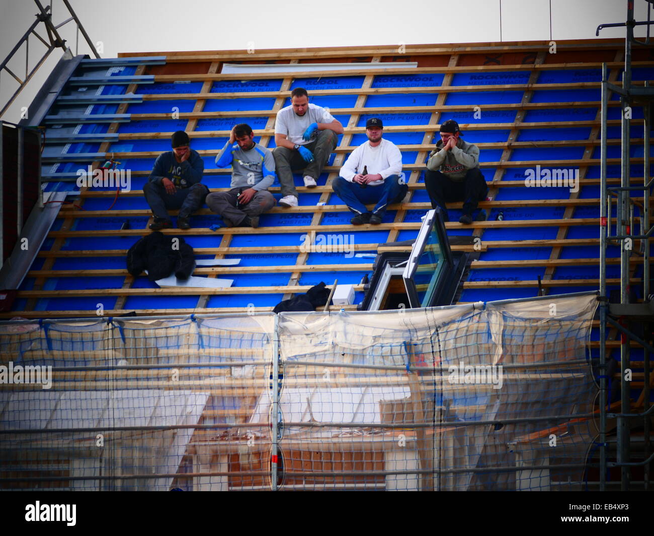 Construction workers taking a break hi-res stock photography and images ...