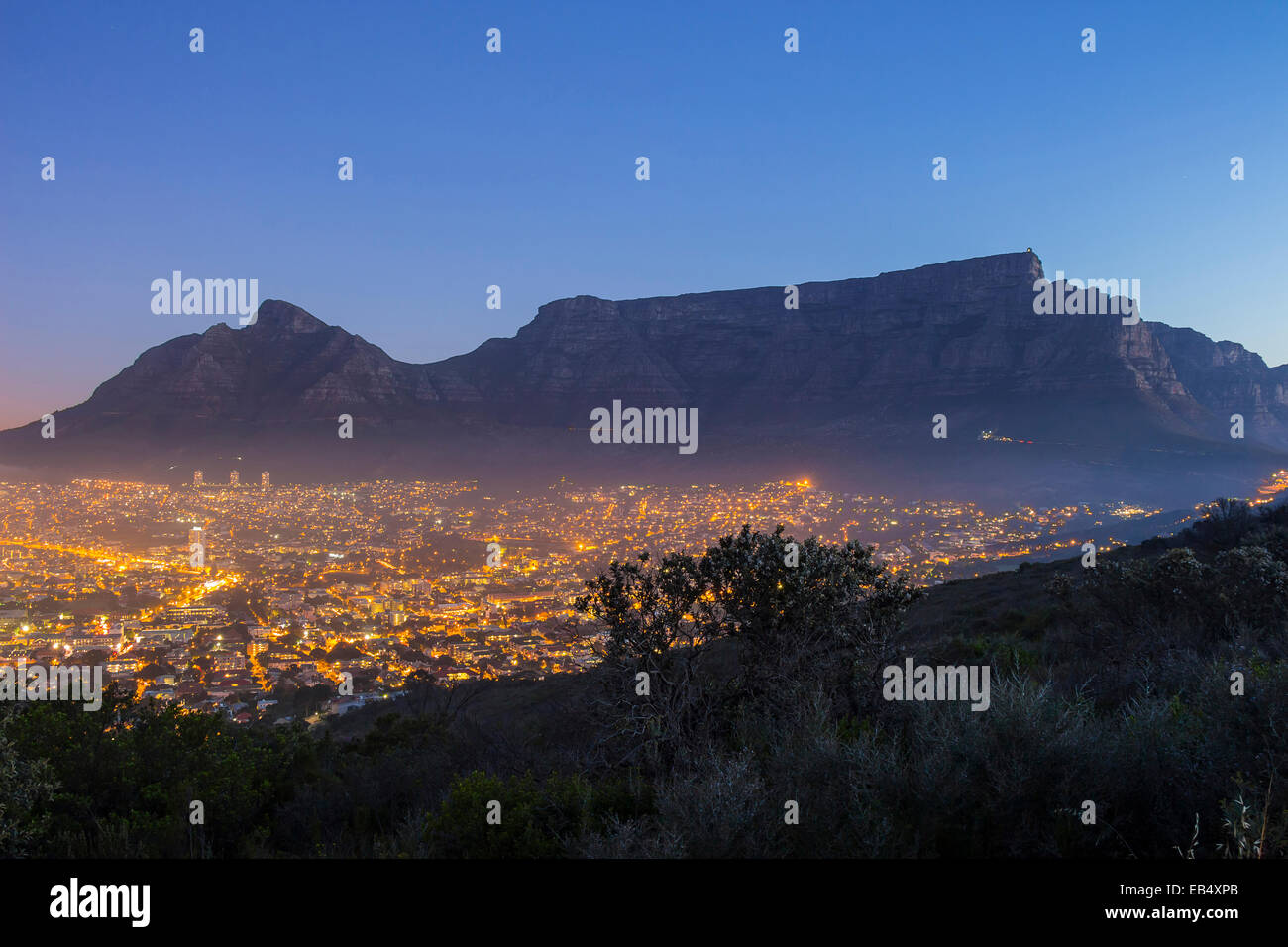 Table mountain at night hi-res stock photography and images - Alamy