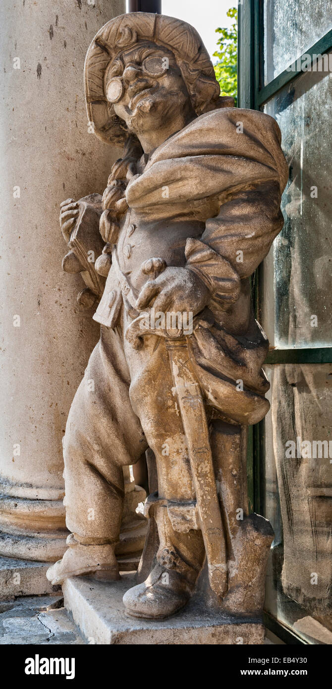 Italian garden dwarf statue hi-res stock photography and images - Alamy