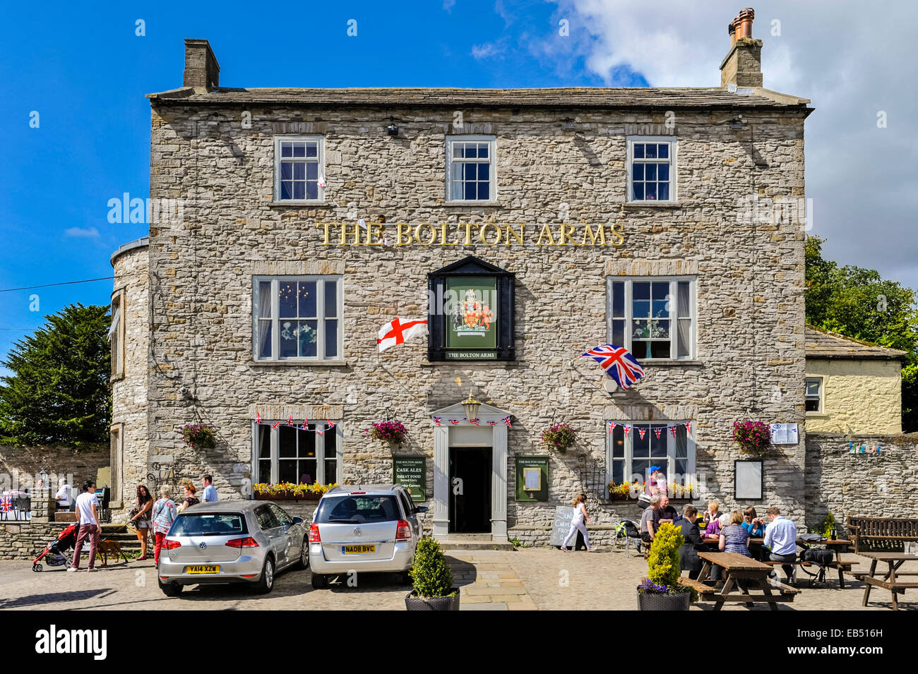 Pubs hi-res stock photography and images - Alamy