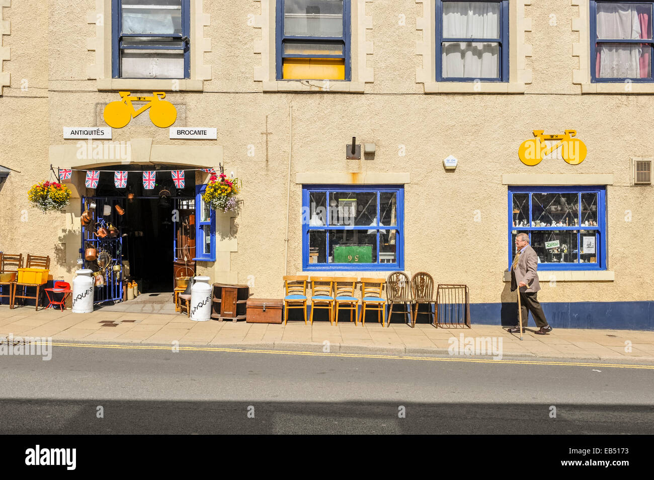 Antiques shop uk hi-res stock photography and images - Alamy