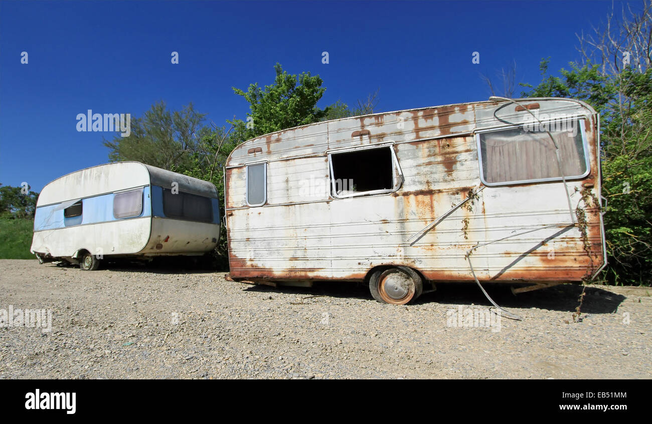 Green and white rusty caravan hi-res stock photography and images - Alamy