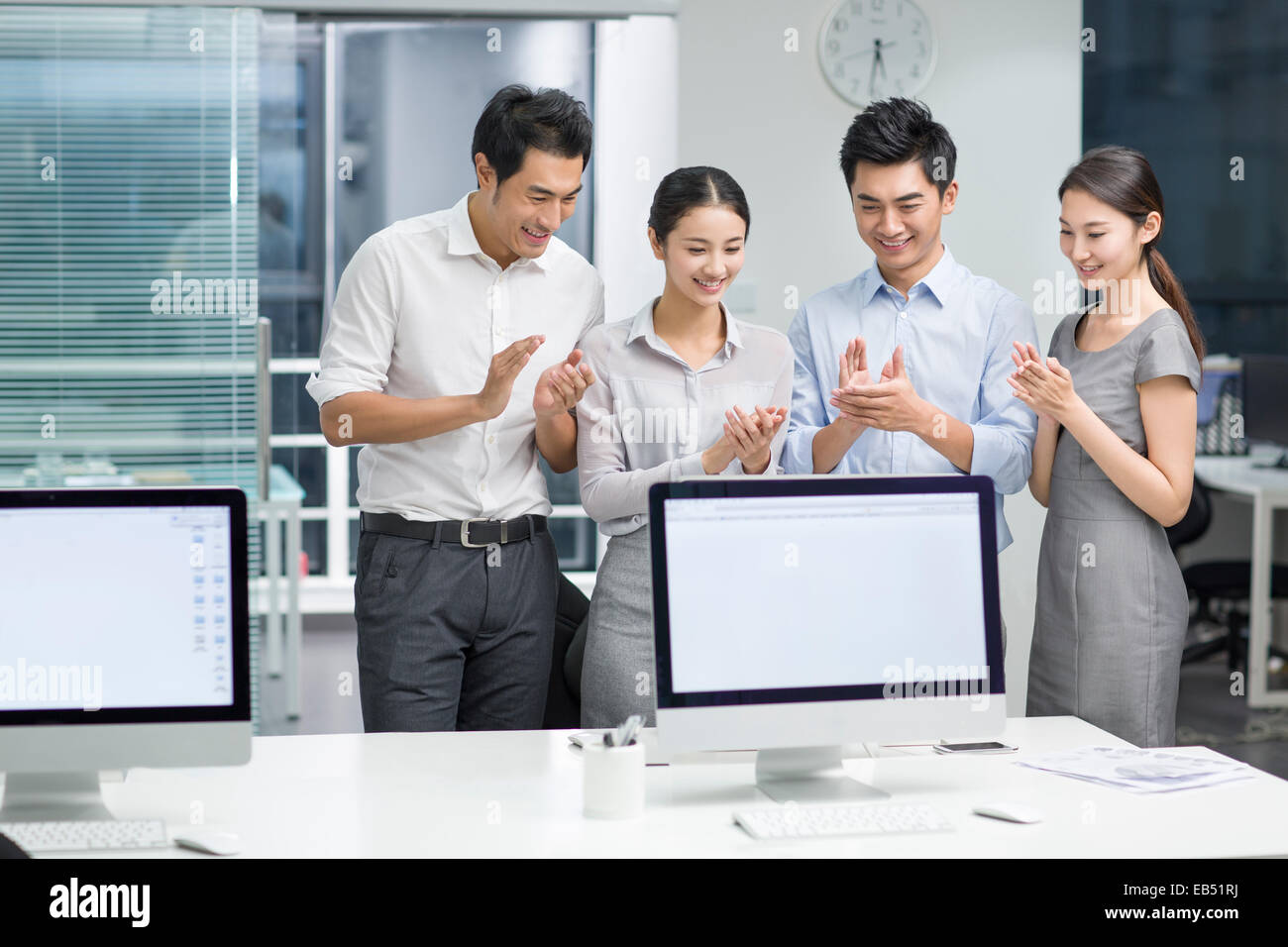 People using computer hi-res stock photography and images - Alamy