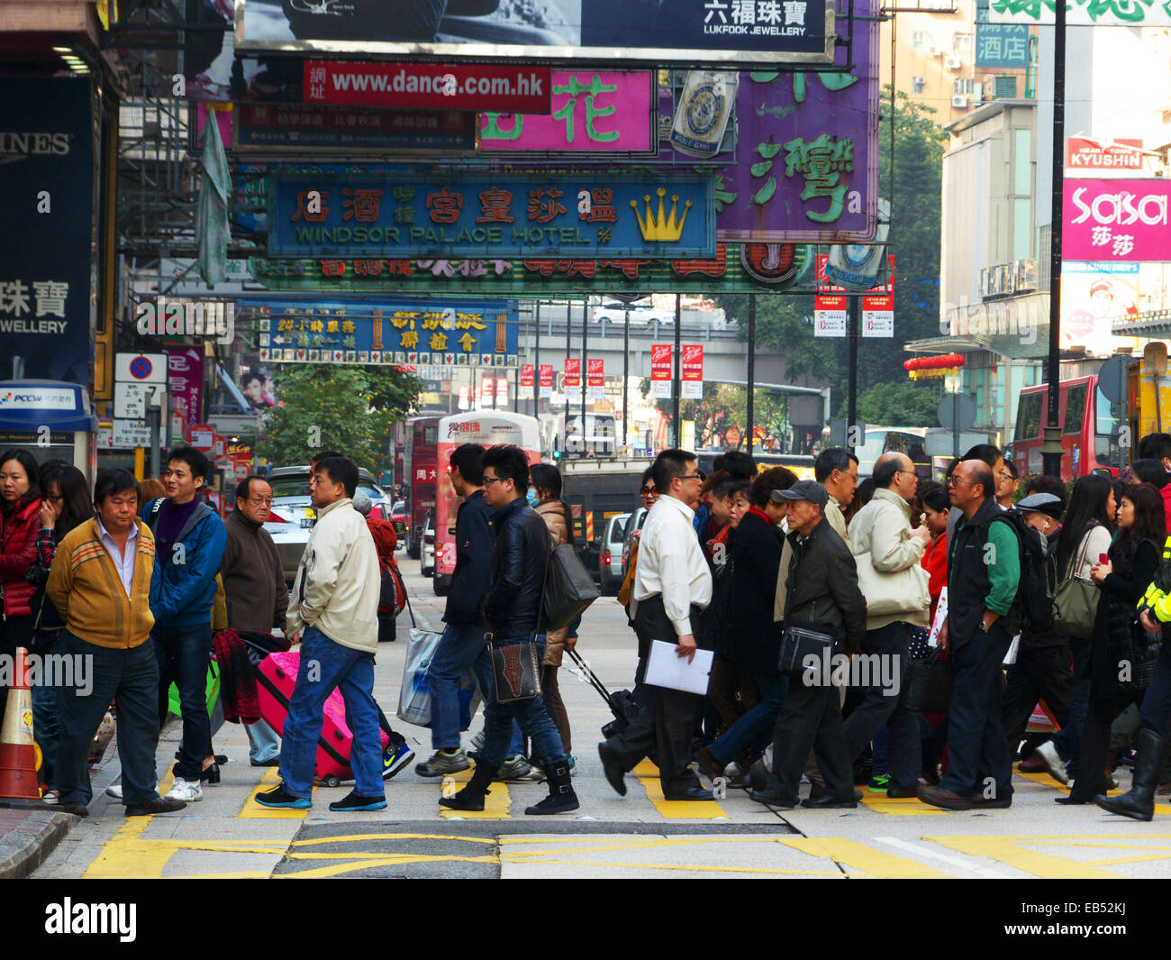 China Hong Kong urban street scene commuter crosswalk Stock Photo - Alamy