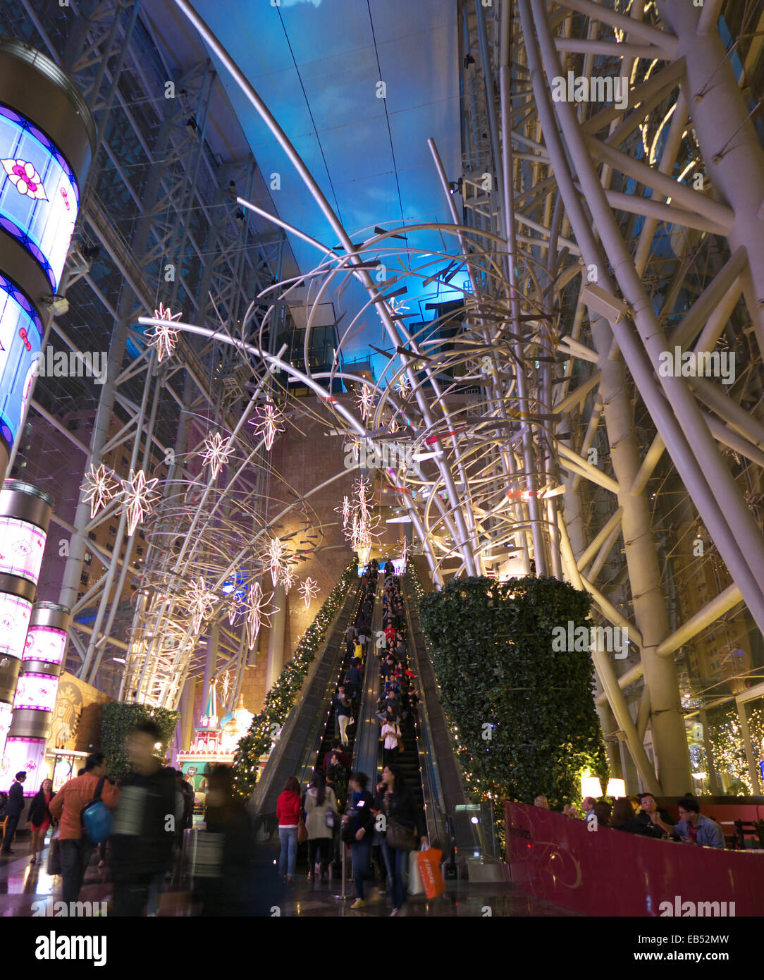 China Hong Kong Langham Place shopping Mall interior architecture Stock ...