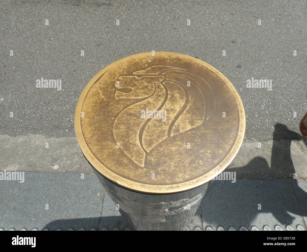 Lion sign hi-res stock photography and images - Alamy