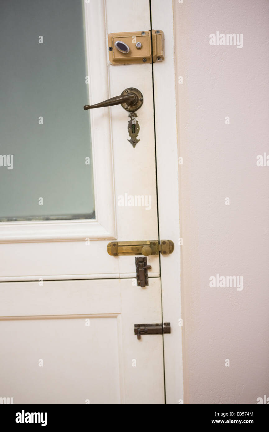 Closed household hi-res stock photography and images - Alamy
