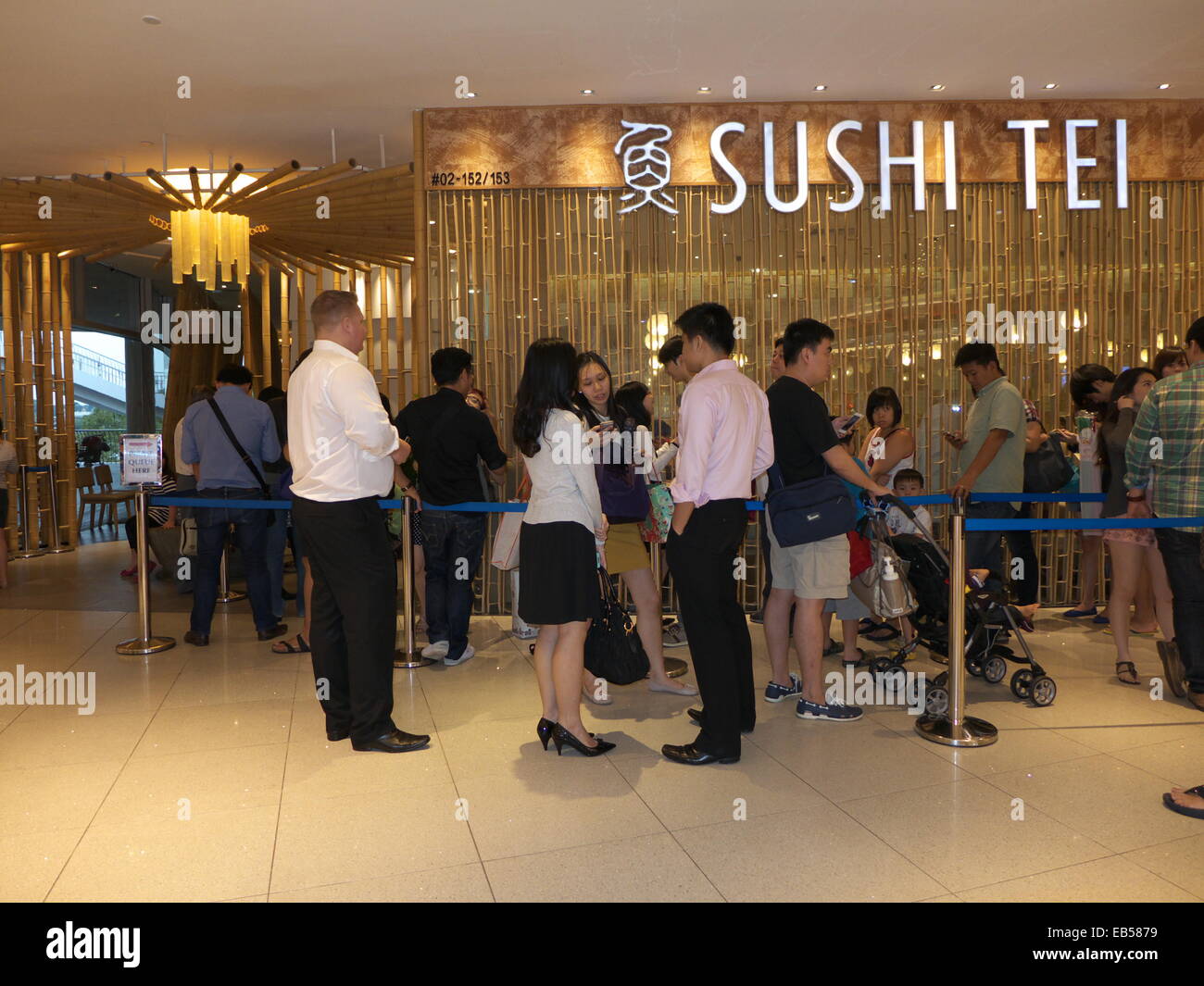 Singapore office worker queue up in front of Japanese restaurant Stock ...