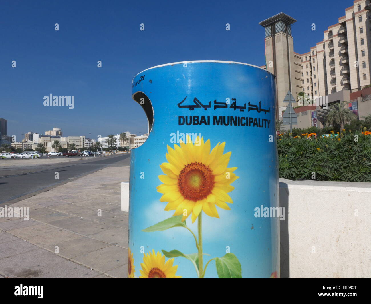 Dubai uae rubbish hi-res stock photography and images - Alamy