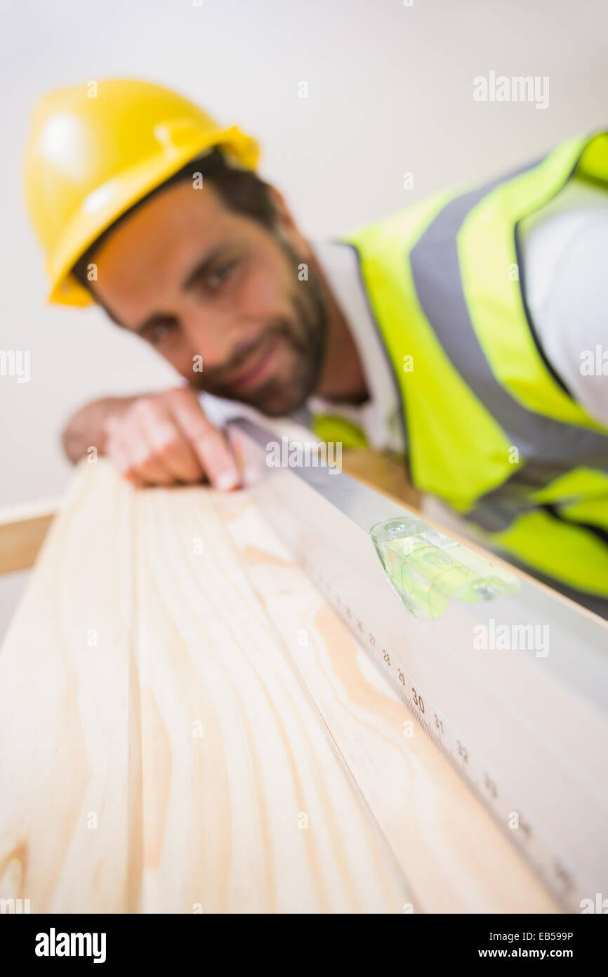Construction worker using spirit level Stock Photo - Alamy