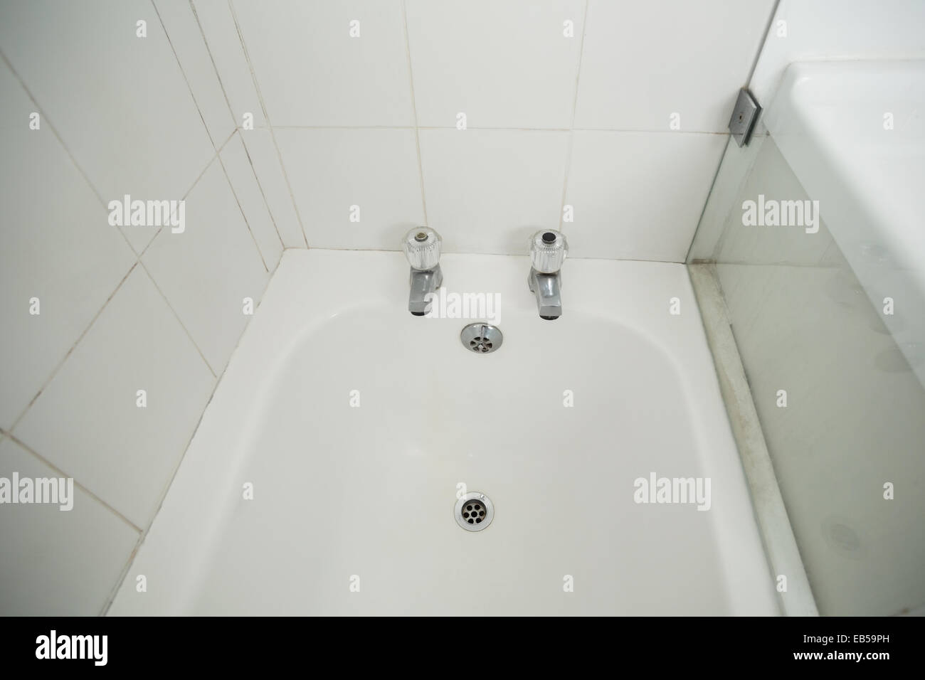 Overhead white bath tub hi-res stock photography and images - Alamy