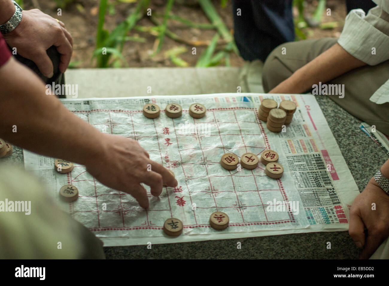 Chinese characters playing chess hi-res stock photography and images ...