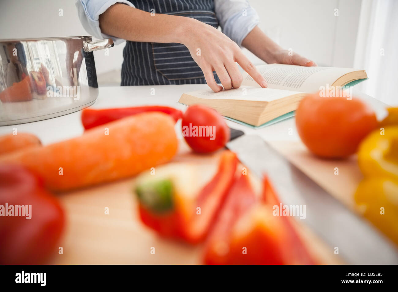 Male following recipe hi-res stock photography and images - Alamy