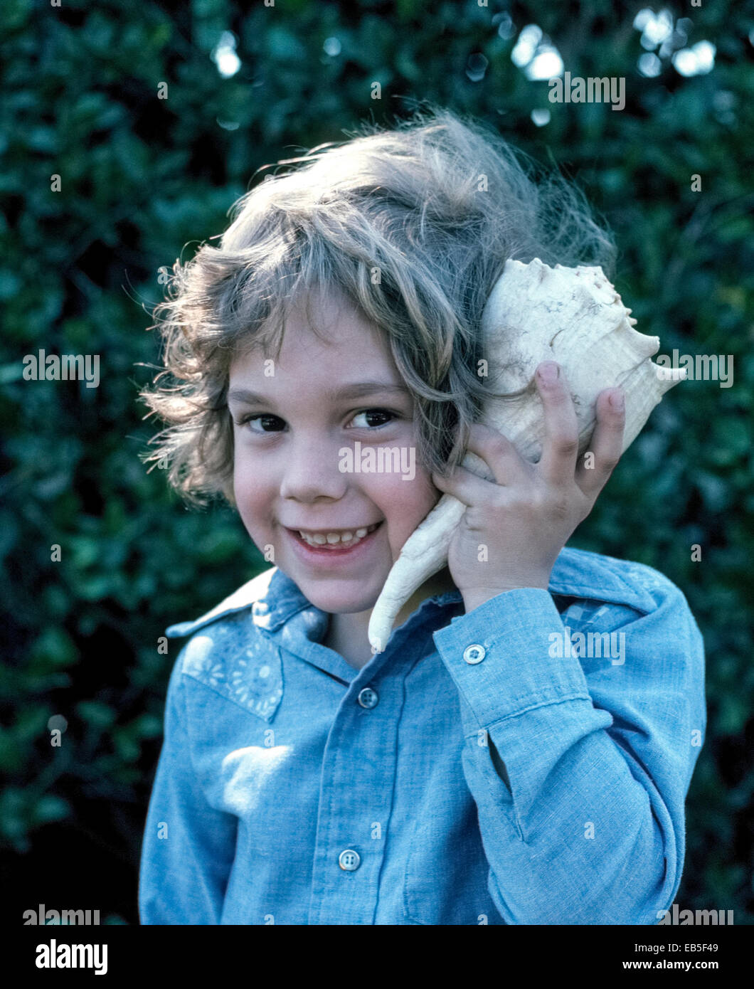 Hearing sounds hi-res stock photography and images - Alamy