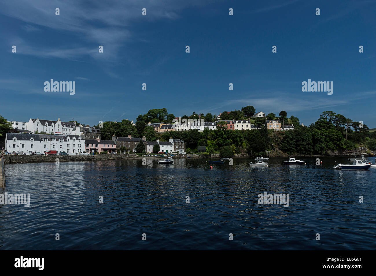 Portree harbour and town front Stock Photo - Alamy