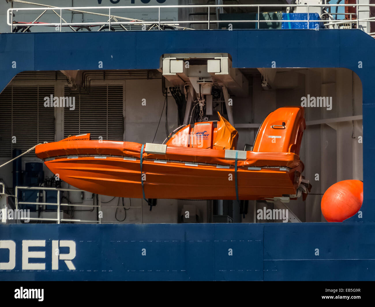 Ships cradle hi-res stock photography and images - Alamy