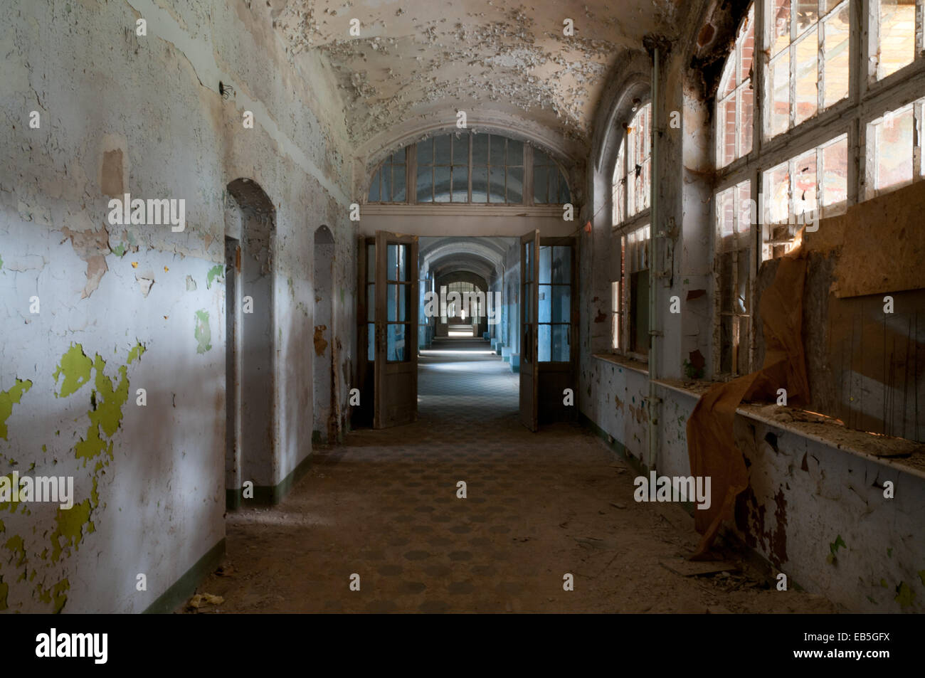 Dilapidated hospital hi-res stock photography and images - Alamy