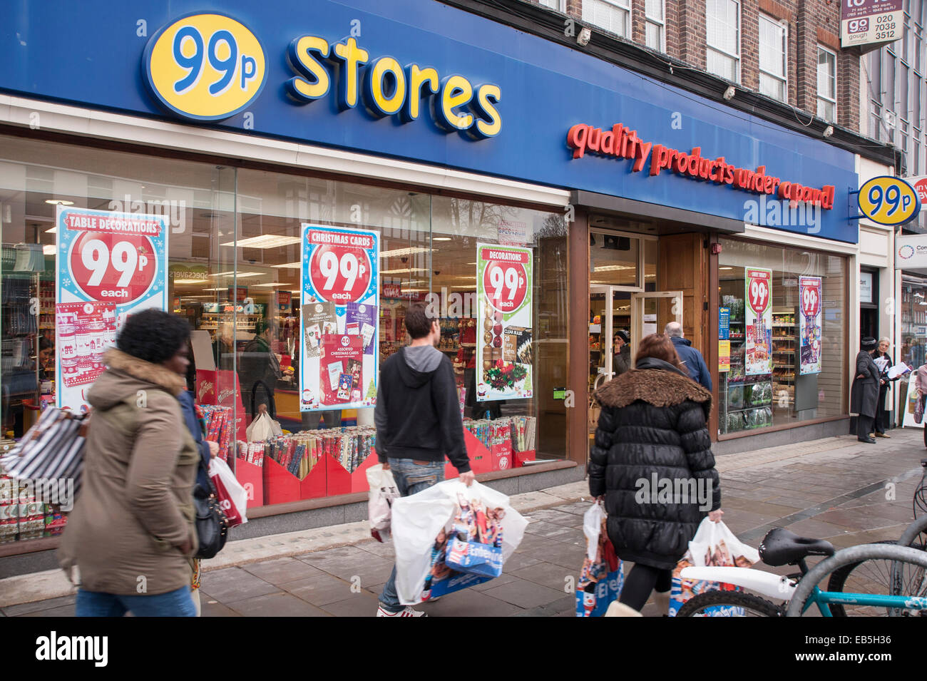 Watford, Hertfordshire, UK. 26th November, 2014. Discount stores ...