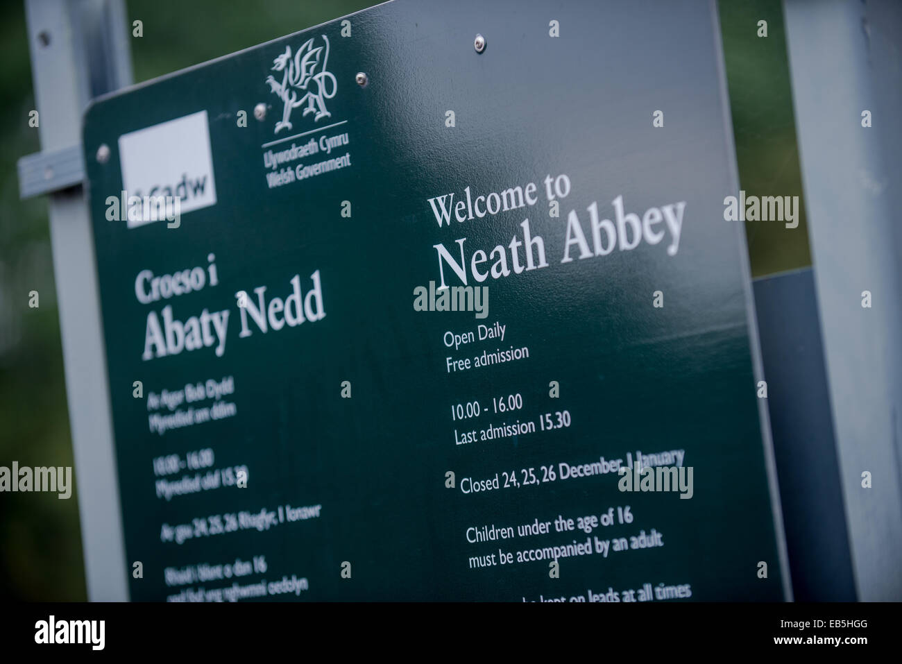 Wednesday 26 November 2014 Pictured: Sign welcoming visitors to Neath ...