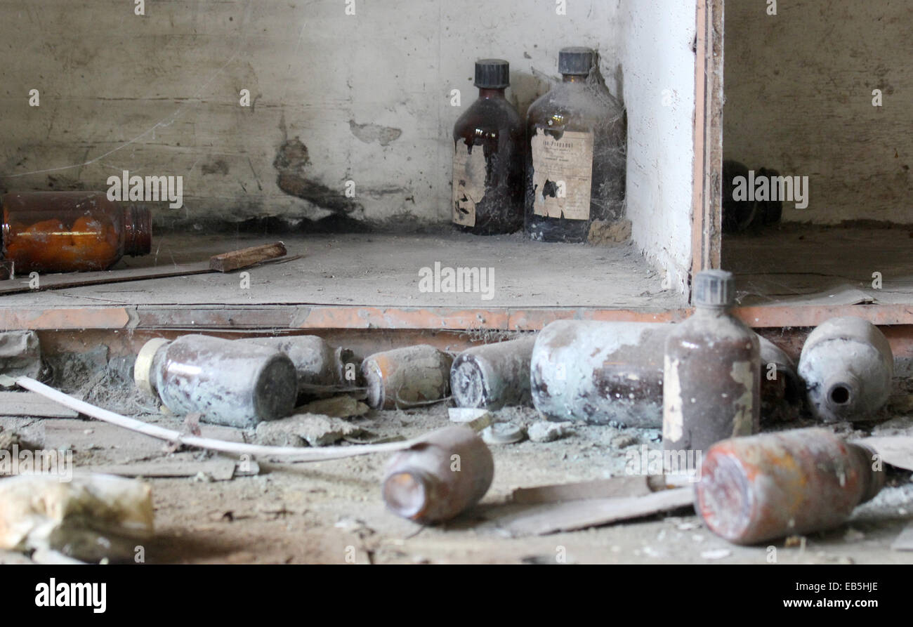 Bhopal, India. 28th Oct, 2014. An old factory building of the Union ...