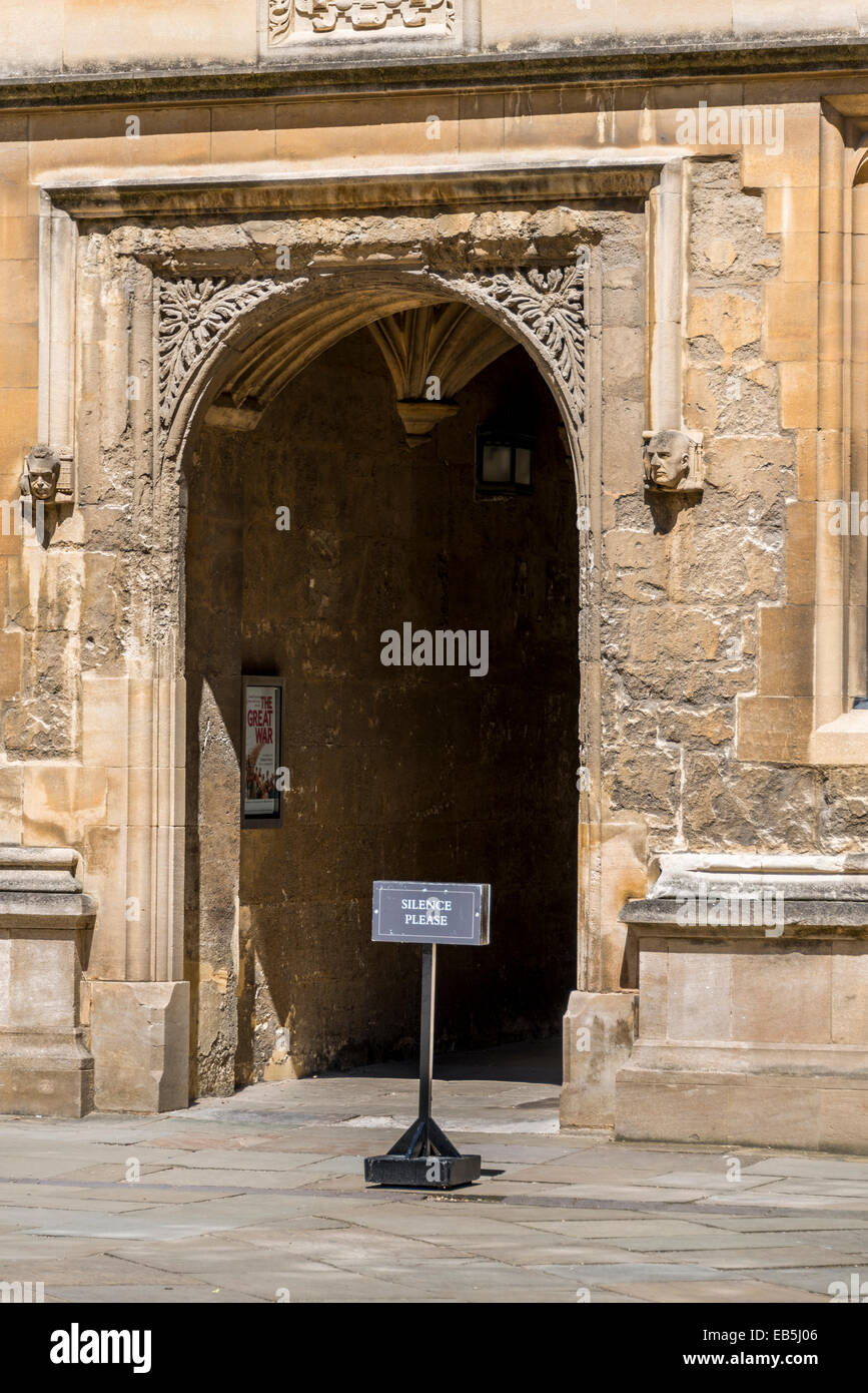 Library sign silence hi-res stock photography and images - Alamy