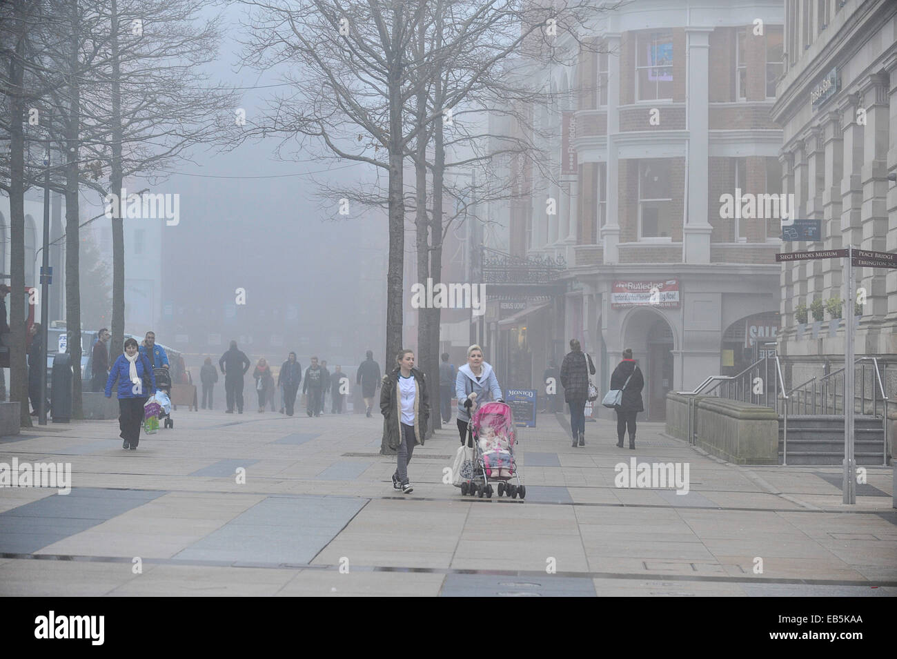 Londonderry, Northern Ireland - 26 November 2014. UK weather. Early ...