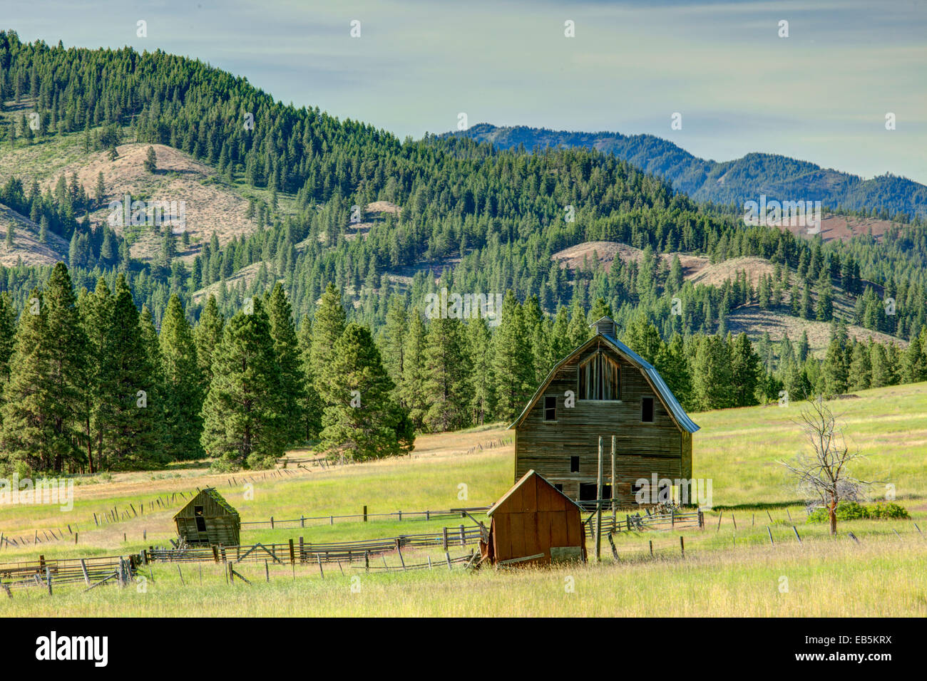 Field barns hi-res stock photography and images - Alamy