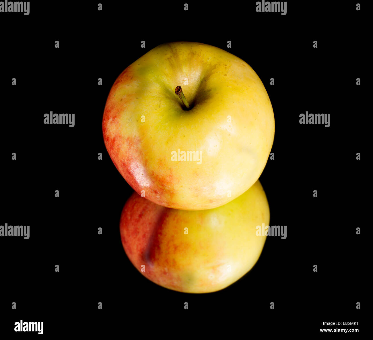 Apple mirror hi-res stock photography and images - Alamy