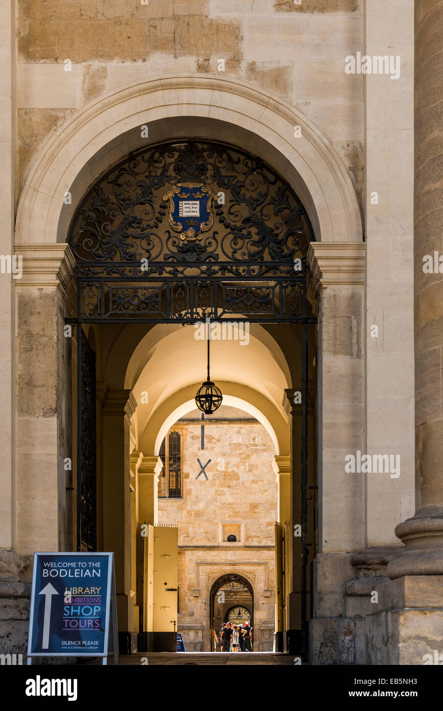 Clarendon arch hi-res stock photography and images - Alamy