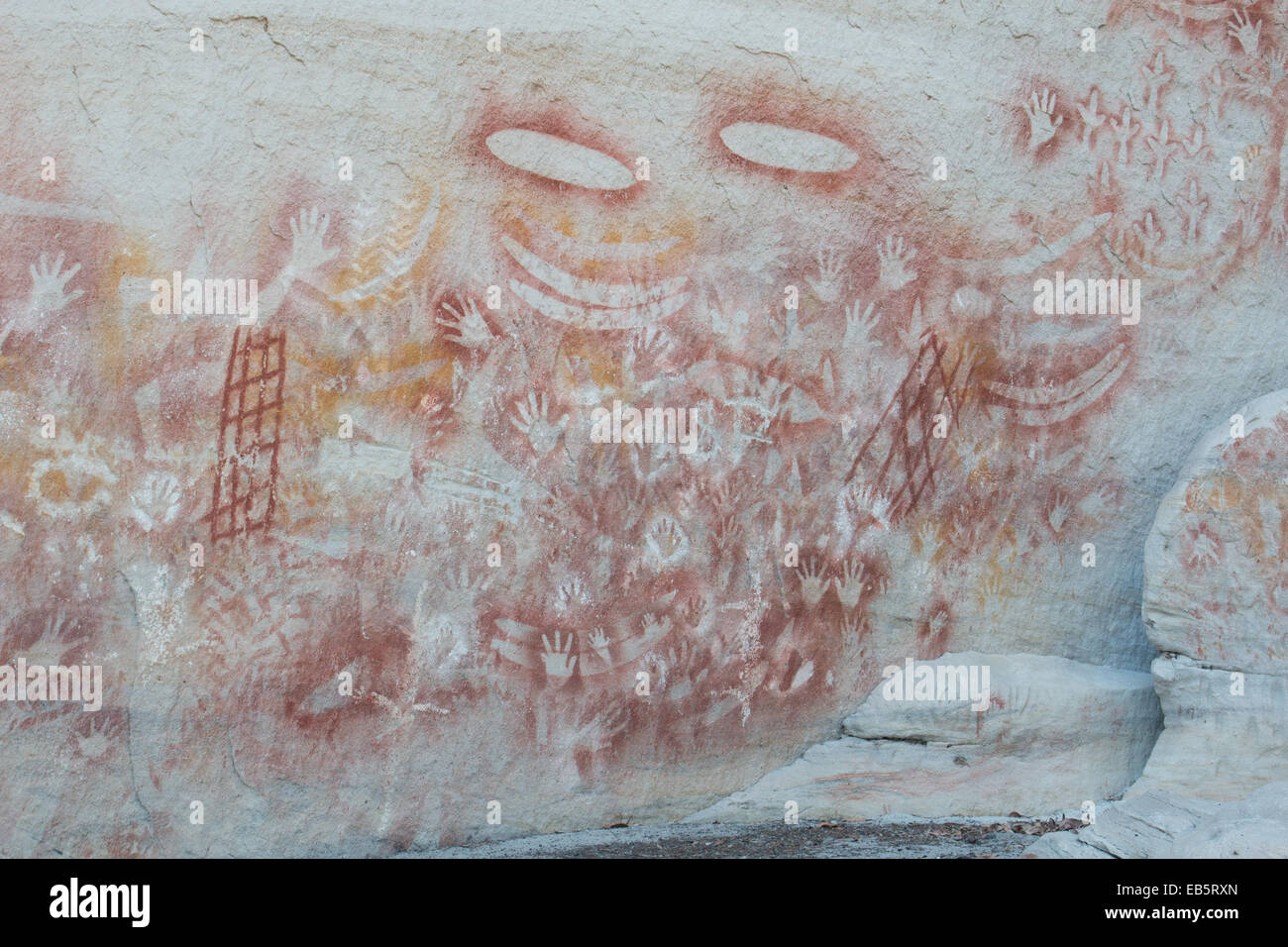 Aboriginal cave paintings hi-res stock photography and images - Alamy