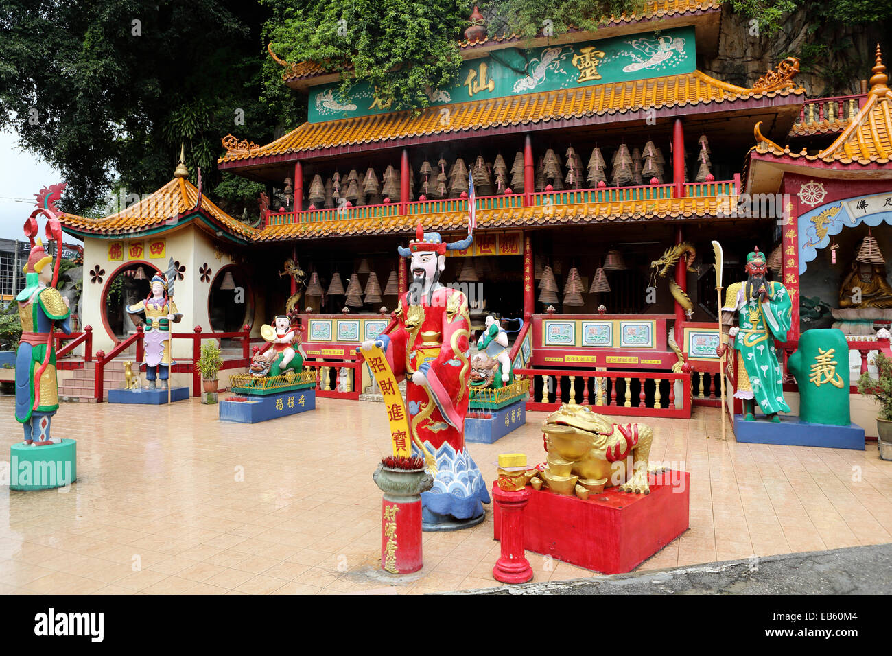 Sculptures at Ling Sen Tong temple near Ipoh, Malaysia. The Taoist ...