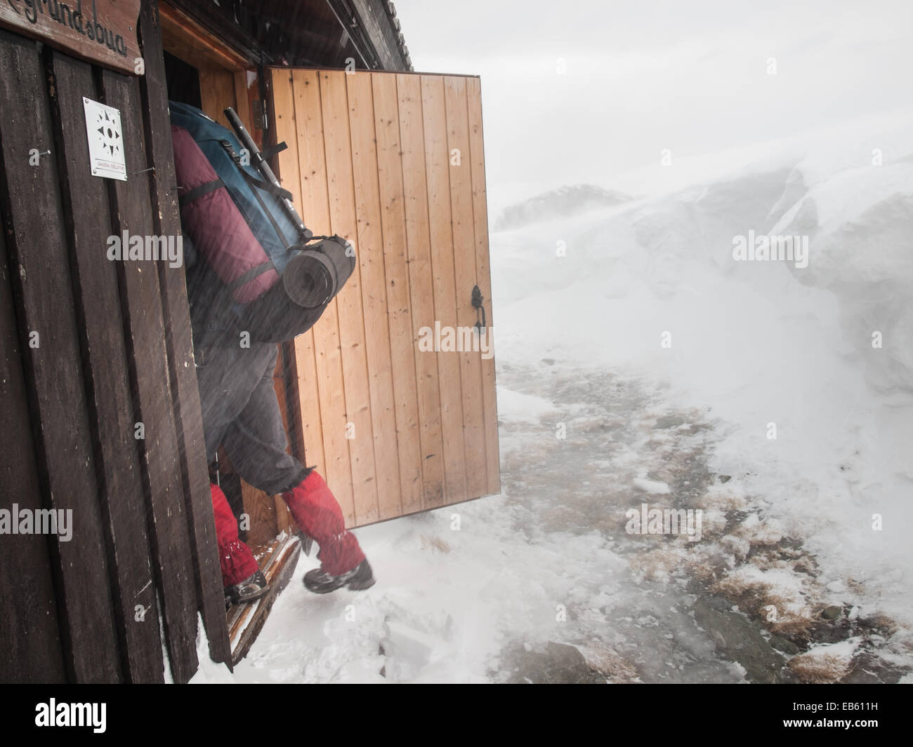 Emergency winter shelter hi-res stock photography and images - Alamy