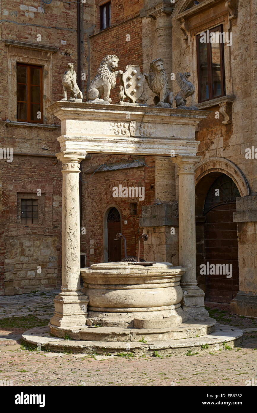 Water well, Montepulciano, Tuscany, Italy Stock Photo - Alamy