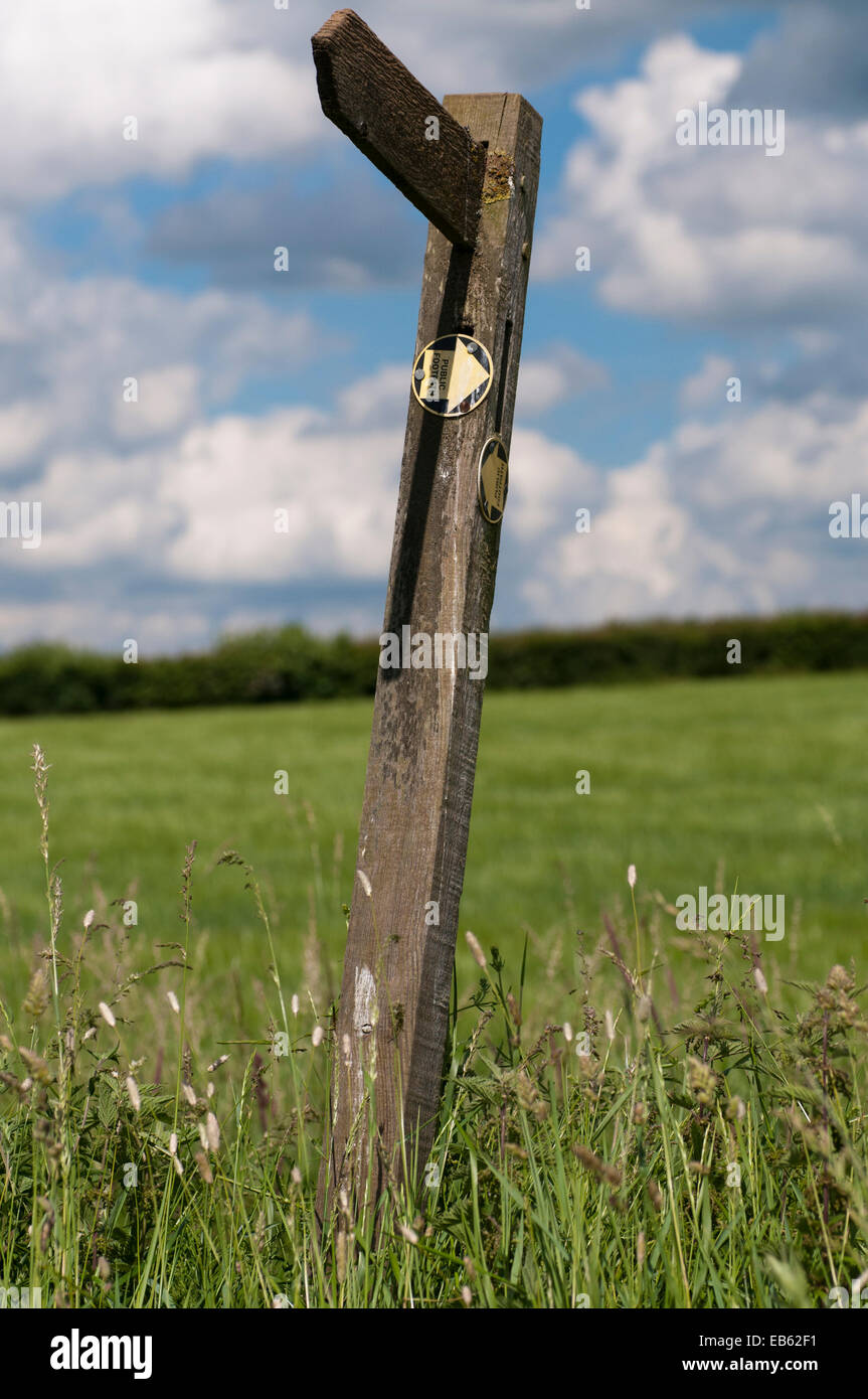 Footpath sign post suffolk hi-res stock photography and images - Alamy