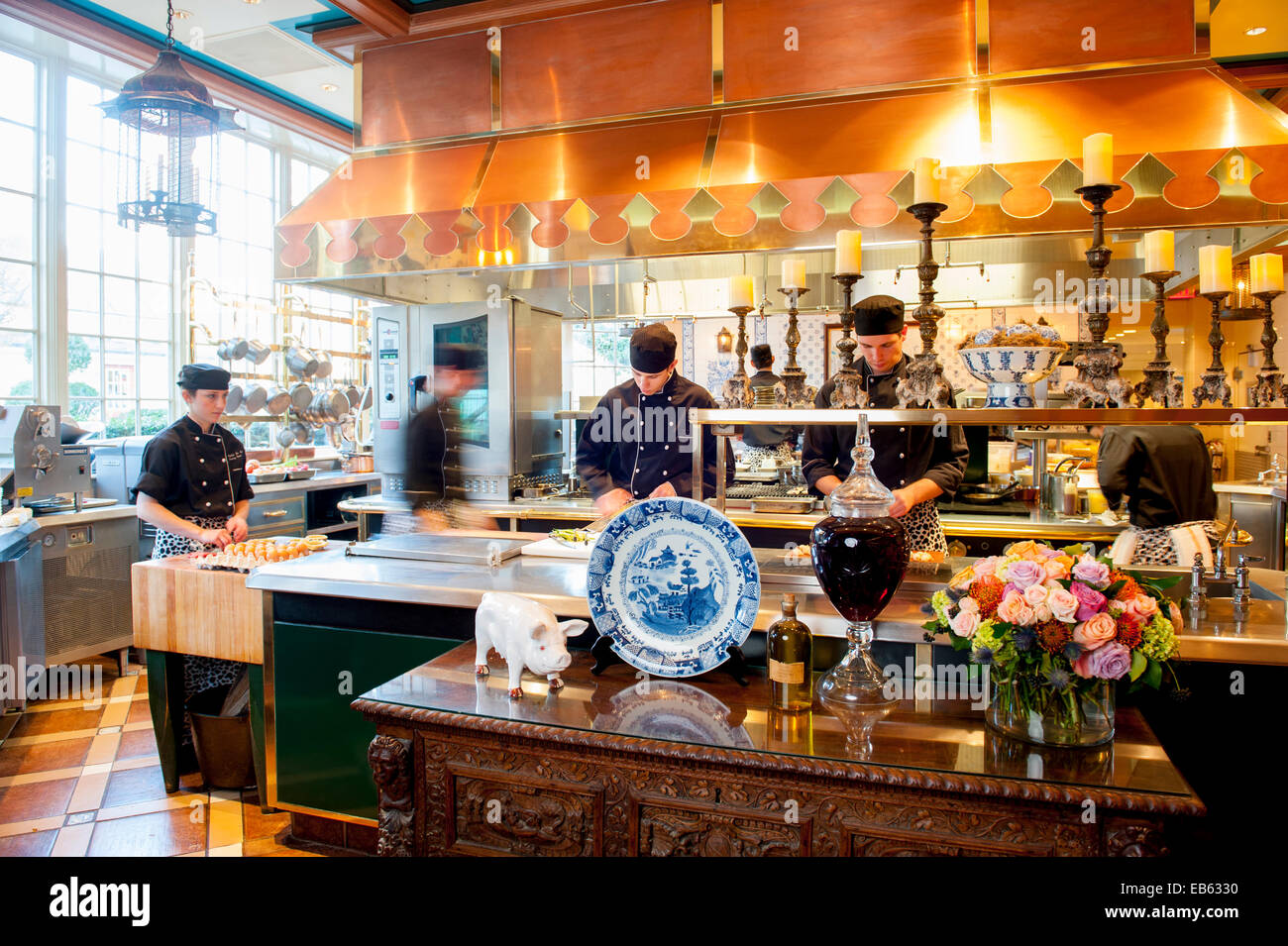 5 star hotel kitchen hi-res stock photography and images - Alamy